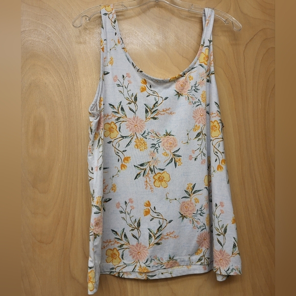 Jaclyn Smith | Tops | White Floral Jacyln Smith Soft Tank Top | Poshmark